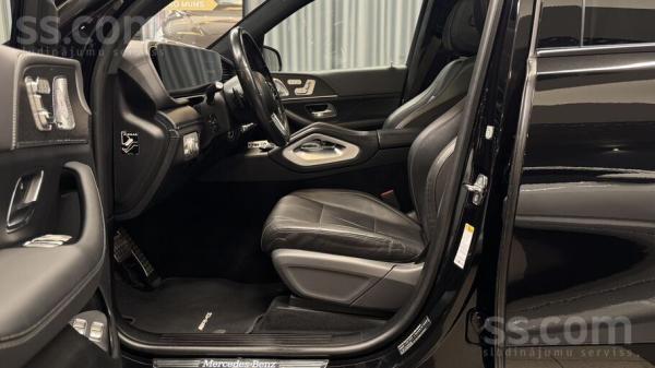 Black Mercedes-Benz GLS 400 2020 in Riga, with an engine capacity of 3.00 L and mileage of 125 thousand km for 62990 €, photo 7 on AUTOMOTO.COM.LV
