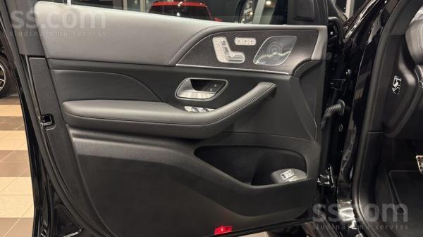 Black Mercedes-Benz GLS 400 2020 in Riga, with an engine capacity of 3.00 L and mileage of 125 thousand km for 62990 €, photo 8 on AUTOMOTO.COM.LV