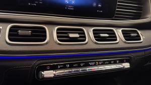 Melns Mercedes-Benz GLS 400 2020 Rīga, ar dzinēja tilpumu 3.00 L un nobraukumu 125 tūkst. km par 62990 €, foto 26 vietnē AUTOMOTO.COM.LV