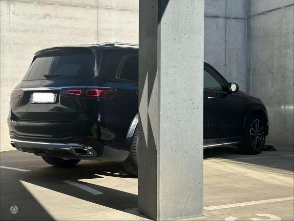 Melns Mercedes-Benz GLS 400 2020 Viļņa, ar dzinēja tilpumu 2.93 L un nobraukumu 167 tūkst. km par 59000 €, foto 10 vietnē AUTOMOTO.COM.LV