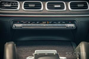Balts Mercedes-Benz GLS 400 2020 Rīga, ar dzinēja tilpumu 3.00 L un nobraukumu 134 tūkst. km par 59990 €, foto 22 vietnē AUTOMOTO.COM.LV