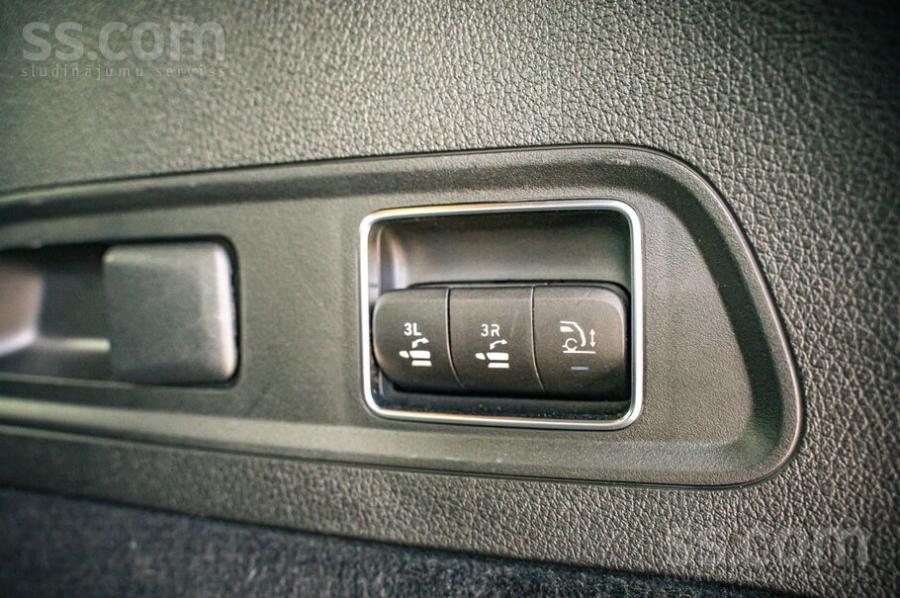 Balts Mercedes-Benz GLS 400 2020 Rīga, ar dzinēja tilpumu 3.00 L un nobraukumu 134 tūkst. km par 59990 €, foto 33 vietnē AUTOMOTO.COM.LV