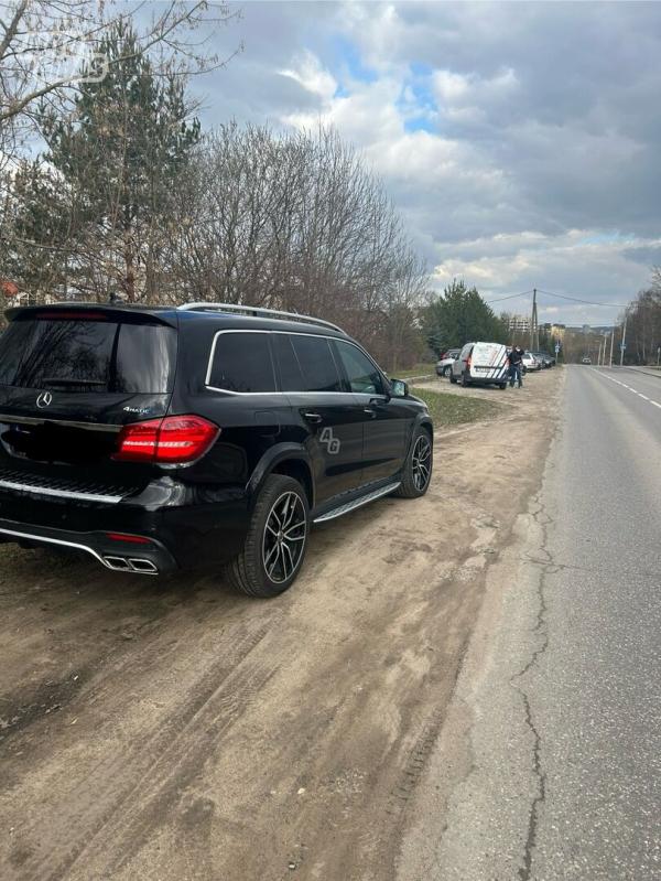 Black Mercedes-Benz GLS 450 2017 in Vilnius, with an engine capacity of 3.00 L and mileage of 168 thousand km for 28888 €, photo 4 on AUTOMOTO.COM.LV