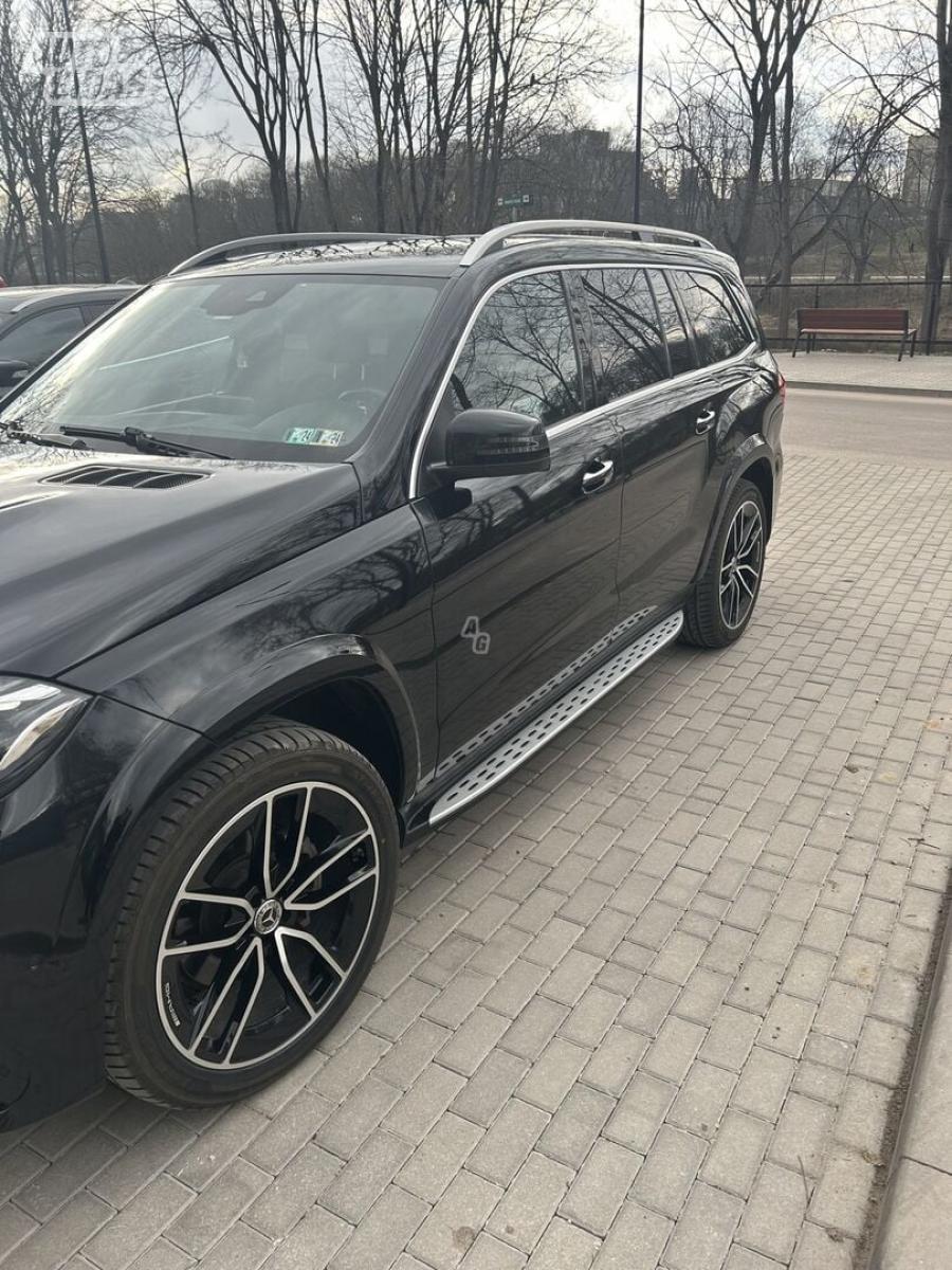 Melns Mercedes-Benz GLS 450 2017 Viļņa, ar dzinēja tilpumu 3.00 L un nobraukumu 168 tūkst. km par 28888 €, foto 2 vietnē AUTOMOTO.COM.LV