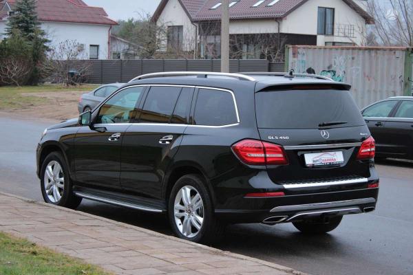 Black Mercedes-Benz GLS 450 2017 in Vilnius, with an engine capacity of 3.00 L and mileage of 180 thousand km for 21800 €, photo 5 on AUTOMOTO.COM.LV