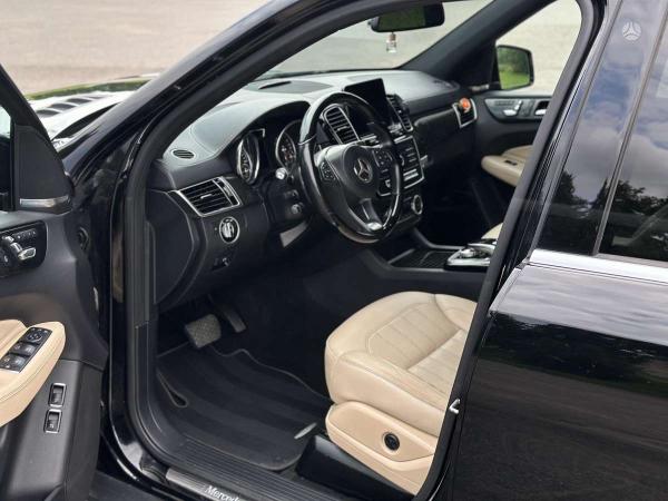 Black Mercedes-Benz GLS 450 2017 in Kaunas, with an engine capacity of 3.00 L and mileage of 159 thousand km for 25900 €, photo 7 on AUTOMOTO.COM.LV