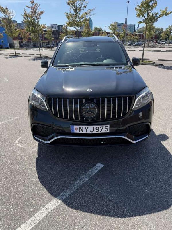 Черный Мерседес GLS 450 2017 в Гаргждай, объемом двигателя 3.00 л и пробегом 152 тыс. км за 36542 €, фото 4 на AUTOMOTO.COM.LV