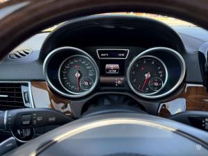 Black Mercedes-Benz GLS 450 2017 in Gargzdai, with an engine capacity of 3.00 L and mileage of 152 thousand km for 36542 €, photo 9 on AUTOMOTO.COM.LV