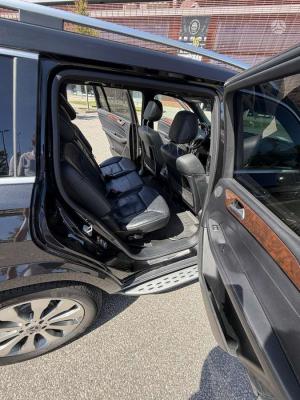 Black Mercedes-Benz GLS 450 2017 in Gargzdai, with an engine capacity of 3.00 L and mileage of 152 thousand km for 36542 €, photo 18 on AUTOMOTO.COM.LV