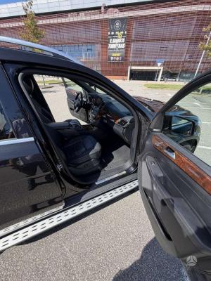 Black Mercedes-Benz GLS 450 2017 in Gargzdai, with an engine capacity of 3.00 L and mileage of 152 thousand km for 36542 €, photo 19 on AUTOMOTO.COM.LV