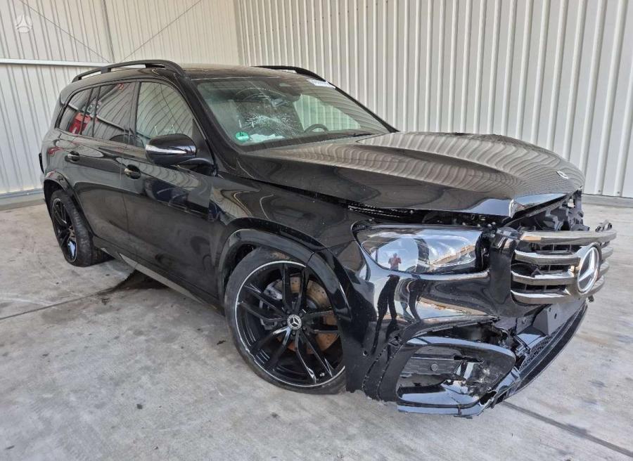 Black Mercedes-Benz GLS 450 2026 in Klaipeda, with an engine capacity of 2.99 L and mileage of 6 thousand km for 37259 €, photo 3 on AUTOMOTO.COM.LV