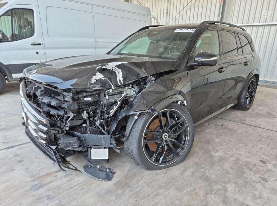 Black Mercedes-Benz GLS 450 2026 in Klaipeda, with an engine capacity of 2.99 L and mileage of 6 thousand km for 37259 €, photo 5 on AUTOMOTO.COM.LV