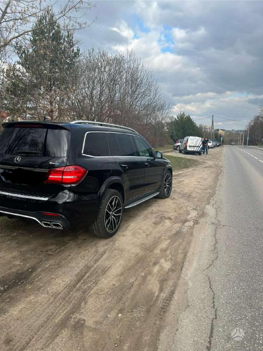 Melns Mercedes-Benz GLS 450 2017 Viļņa, ar dzinēja tilpumu 3.00 L un nobraukumu 168 tūkst. km par 27800 €, foto 4 vietnē AUTOMOTO.COM.LV