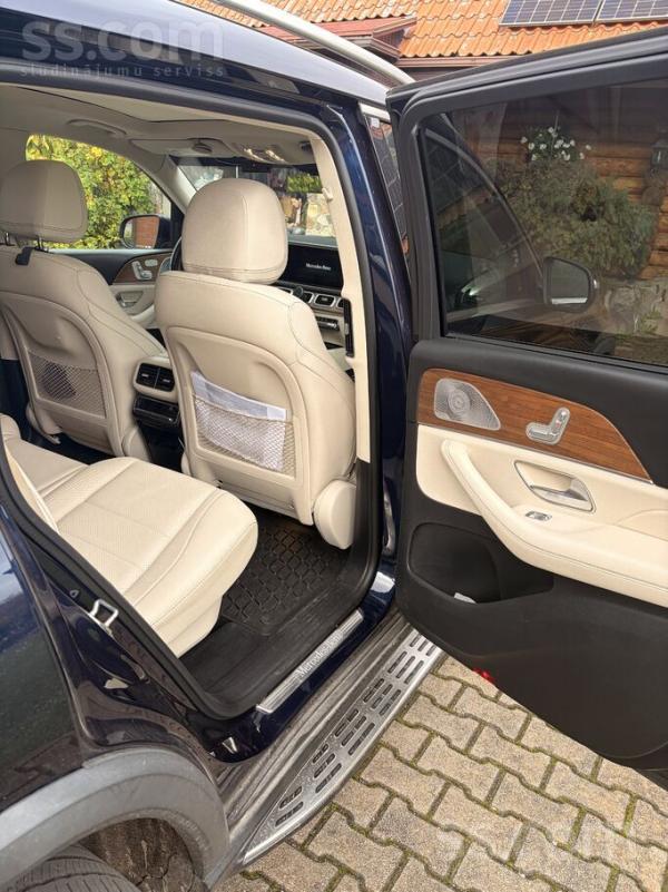 Mercedes-Benz GLS 450 2021 Rīga vietnē Zils Mercedes-Benz GLS 450 2021 Rīga, ar dzinēja tilpumu 3.00 L un nobraukumu 131 tūkst. km par 53000 €, foto 4 vietnē AUTOMOTO.COM.LV