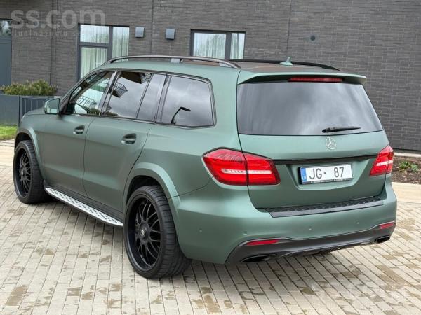 Green Mercedes-Benz GLS 450 2018 in Riga, with an engine capacity of 3.00 L and mileage of 0 thousand km for 27550 €, photo 3 on AUTOMOTO.COM.LV