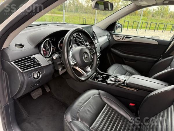 Green Mercedes-Benz GLS 450 2018 in Riga, with an engine capacity of 3.00 L and mileage of 0 thousand km for 27550 €, photo 5 on AUTOMOTO.COM.LV