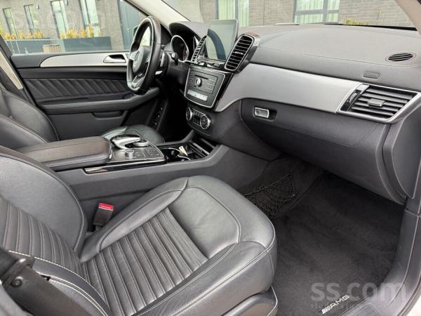 Green Mercedes-Benz GLS 450 2018 in Riga, with an engine capacity of 3.00 L and mileage of 0 thousand km for 27550 €, photo 9 on AUTOMOTO.COM.LV