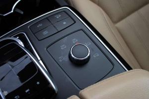 Серый Мерседес GLS 450 2017 в Вильнюс, объемом двигателя 3.00 л и пробегом 128 тыс. км за 23400 €, фото 24 на AUTOMOTO.COM.LV