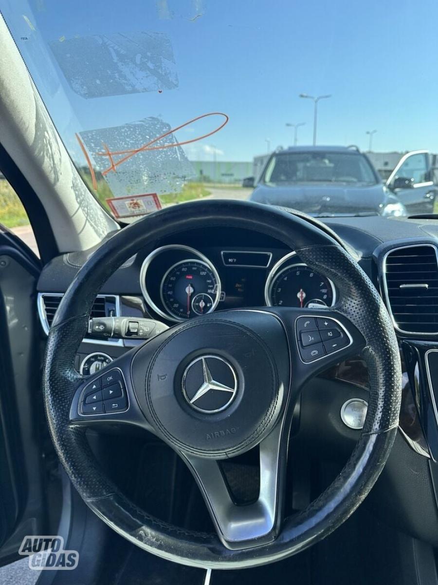 Grey Mercedes-Benz GLS 450 2017 in Klaipeda, with an engine capacity of 3.00 L and mileage of 175 thousand km for 15250 €, photo 9 on AUTOMOTO.COM.LV