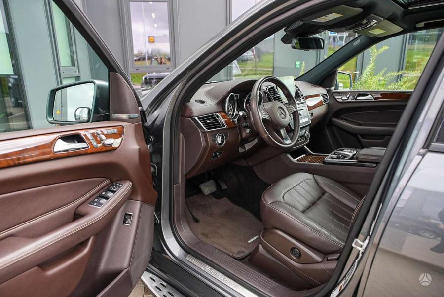 Серый Мерседес GLS 450 2017 в Каунас, объемом двигателя 3.00 л и пробегом 162 тыс. км за 28950 €, фото 26 на AUTOMOTO.COM.LV