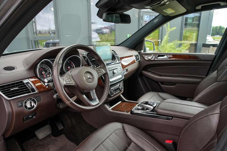 Серый Мерседес GLS 450 2017 в Каунас, объемом двигателя 3.00 л и пробегом 162 тыс. км за 28950 €, фото 27 на AUTOMOTO.COM.LV