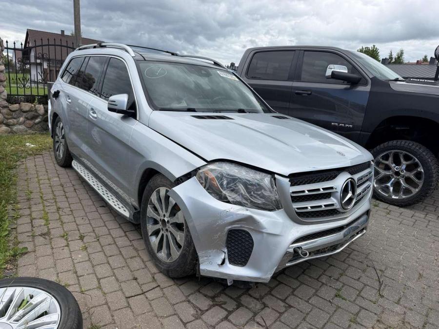 Grey Mercedes-Benz GLS 450 2019 in Vilnius, with an engine capacity of 3.00 L and mileage of 169 thousand km for 14999 €, photo 3 on AUTOMOTO.COM.LV