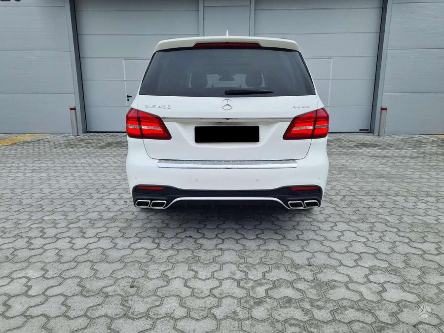 White Mercedes-Benz GLS 450 2017 in Vilnius, with an engine capacity of 3.00 L and mileage of 97 thousand km for 32500 €, photo 5 on AUTOMOTO.COM.LV