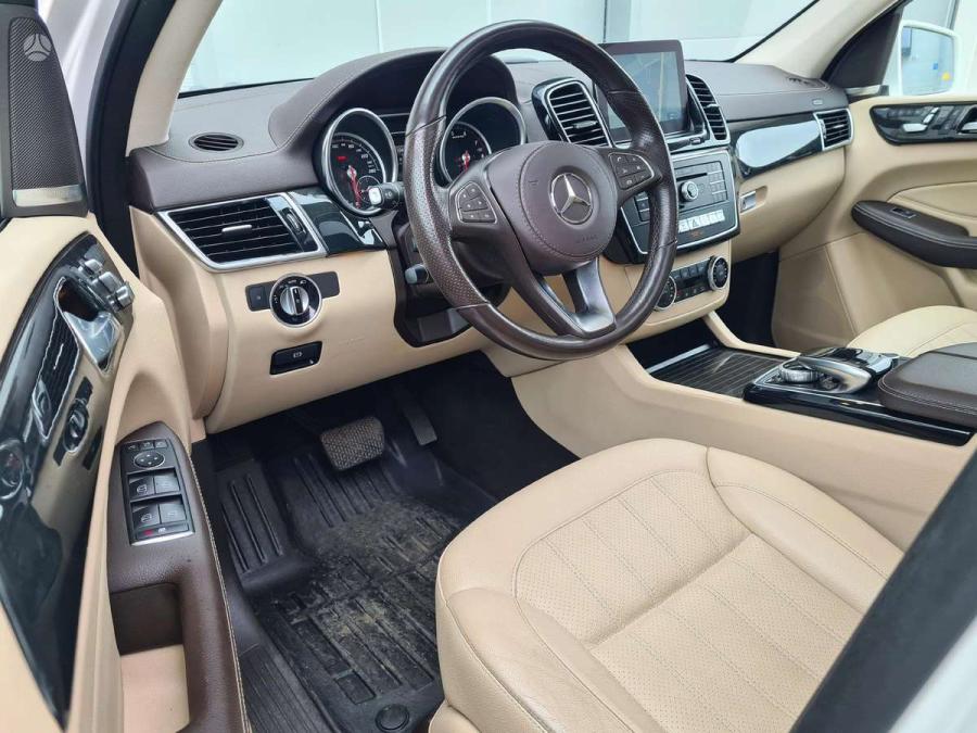 White Mercedes-Benz GLS 450 2017 in Vilnius, with an engine capacity of 3.00 L and mileage of 97 thousand km for 32500 €, photo 10 on AUTOMOTO.COM.LV