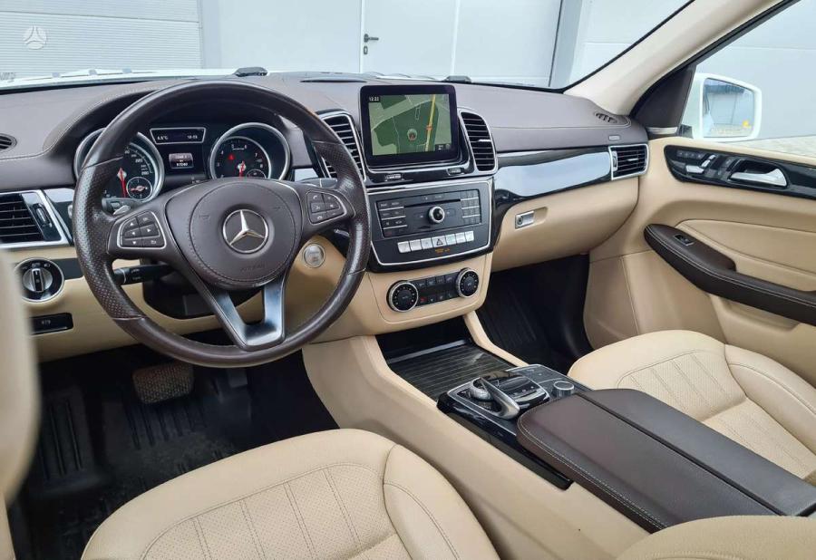 White Mercedes-Benz GLS 450 2017 in Vilnius, with an engine capacity of 3.00 L and mileage of 97 thousand km for 32500 €, photo 11 on AUTOMOTO.COM.LV