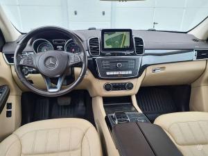 White Mercedes-Benz GLS 450 2017 in Vilnius, with an engine capacity of 3.00 L and mileage of 97 thousand km for 32500 €, photo 13 on AUTOMOTO.COM.LV