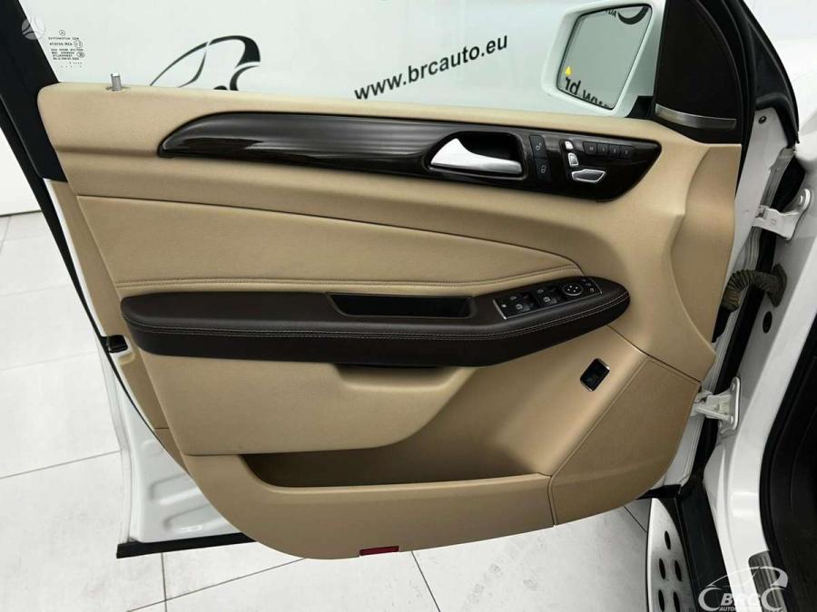 Белый Мерседес GLS 450 2017 в Вильнюс, объемом двигателя 3.00 л и пробегом 144 тыс. км за 23900 €, фото 14 на AUTOMOTO.COM.LV
