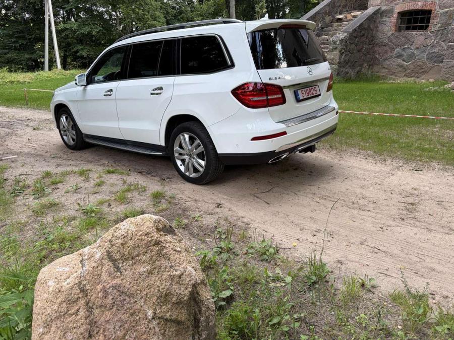 Balts Mercedes-Benz GLS 450 2017 Viļņa, ar dzinēja tilpumu 3.00 L un nobraukumu 217 tūkst. km par 17500 €, foto 4 vietnē AUTOMOTO.COM.LV