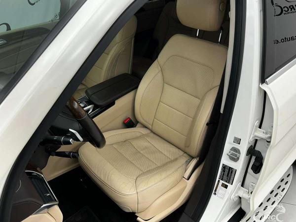White Mercedes-Benz GLS 450 2017 in Vilnius, with an engine capacity of 2.99 L and mileage of 259 thousand km for 17200 €, photo 6 on AUTOMOTO.COM.LV