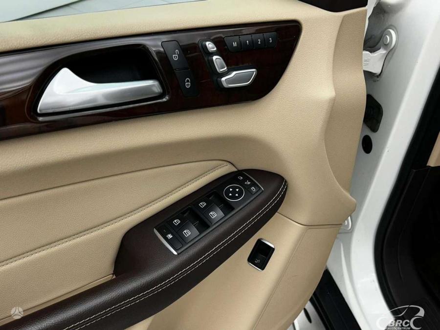 Balts Mercedes-Benz GLS 450 2017 Viļņa, ar dzinēja tilpumu 2.99 L un nobraukumu 259 tūkst. km par 17200 €, foto 15 vietnē AUTOMOTO.COM.LV