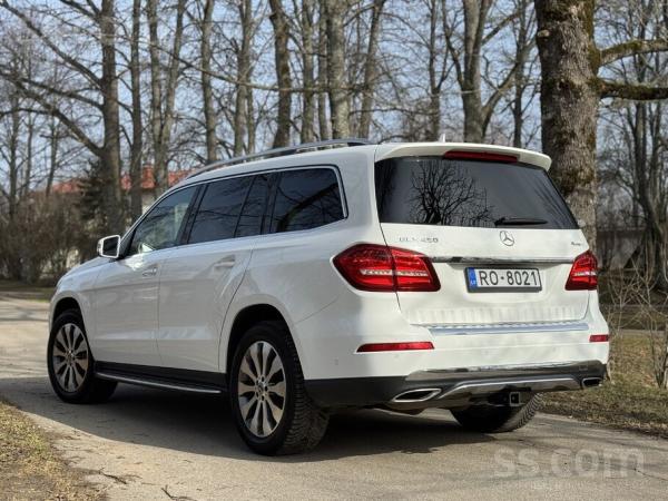 White Mercedes-Benz GLS 450 2019 in Riga, with an engine capacity of 3.00 L and mileage of 106 thousand km for 36900 €, photo 2 on AUTOMOTO.COM.LV