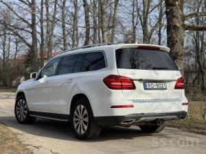 White Mercedes-Benz GLS 450 2019 in Riga, with an engine capacity of 3.00 L and mileage of 106 thousand km for 36900 €, photo 2 on AUTOMOTO.COM.LV