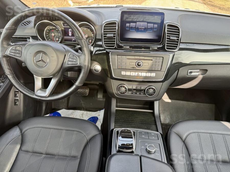 White Mercedes-Benz GLS 450 2019 in Riga, with an engine capacity of 3.00 L and mileage of 106 thousand km for 36900 €, photo 13 on AUTOMOTO.COM.LV