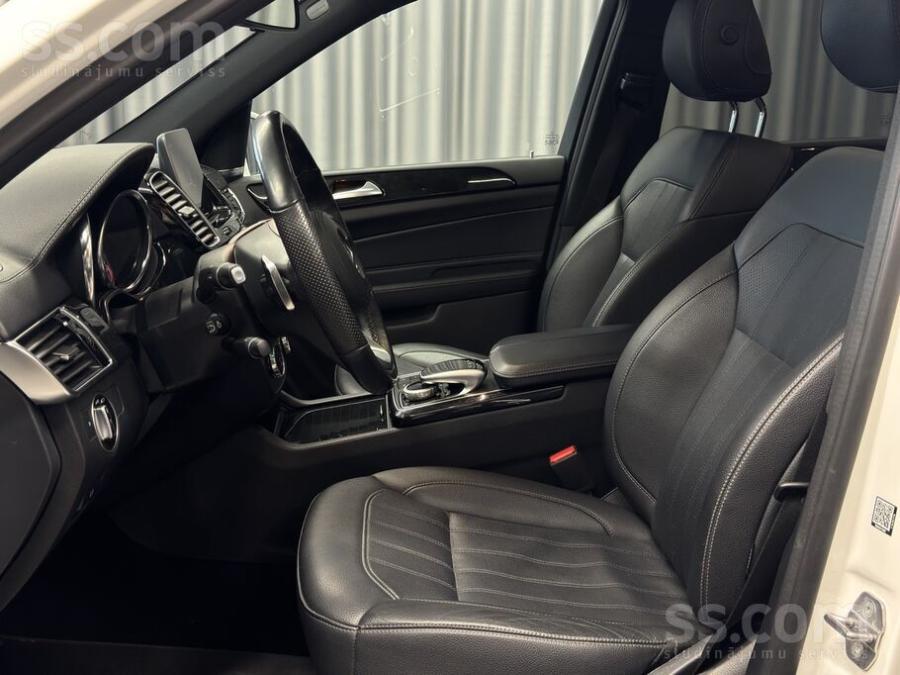 White Mercedes-Benz GLS 450 2019 in Riga, with an engine capacity of 3.00 L and mileage of 106 thousand km for 29990 €, photo 11 on AUTOMOTO.COM.LV
