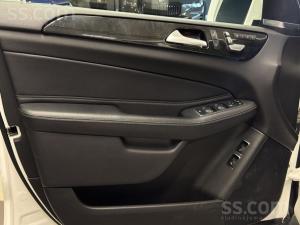 White Mercedes-Benz GLS 450 2019 in Riga, with an engine capacity of 3.00 L and mileage of 106 thousand km for 29990 €, photo 12 on AUTOMOTO.COM.LV
