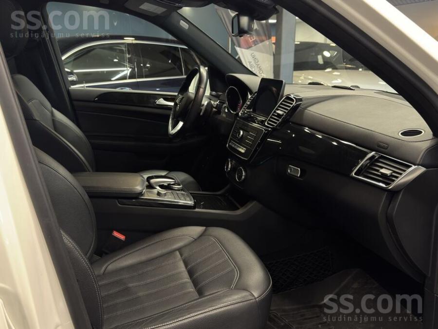 White Mercedes-Benz GLS 450 2019 in Riga, with an engine capacity of 3.00 L and mileage of 106 thousand km for 29990 €, photo 14 on AUTOMOTO.COM.LV