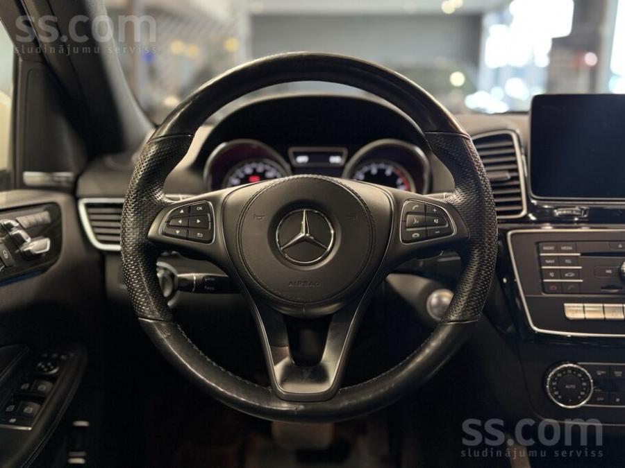 White Mercedes-Benz GLS 450 2019 in Riga, with an engine capacity of 3.00 L and mileage of 106 thousand km for 29990 €, photo 18 on AUTOMOTO.COM.LV