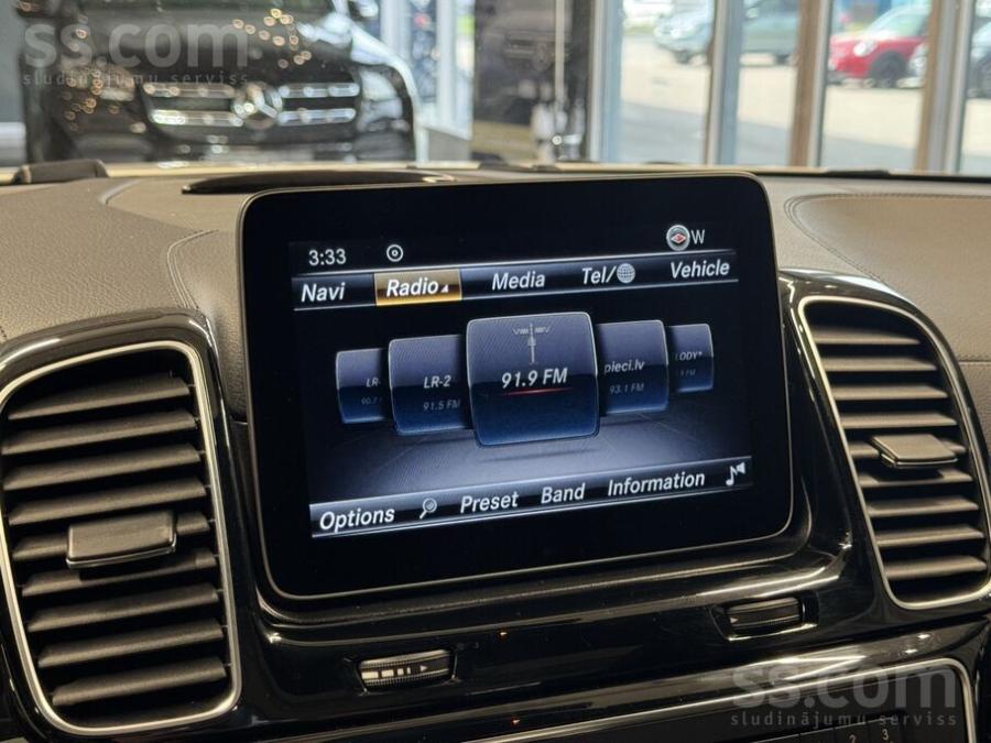 White Mercedes-Benz GLS 450 2019 in Riga, with an engine capacity of 3.00 L and mileage of 106 thousand km for 29990 €, photo 20 on AUTOMOTO.COM.LV