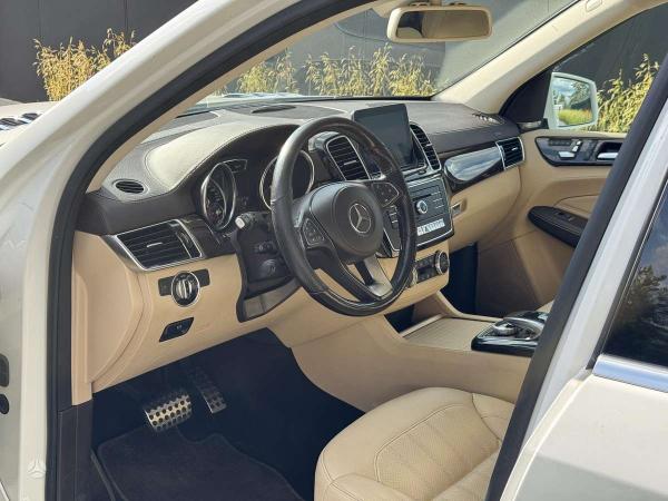 Белый Мерседес GLS 450 2019 в Вильнюс, объемом двигателя 3.00 л и пробегом 89 тыс. км за 34500 €, фото 9 на AUTOMOTO.COM.LV