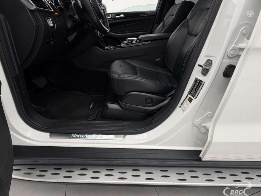 Белый Мерседес GLS 450 2019 в Вильнюс, объемом двигателя 3.00 л и пробегом 209 тыс. км за 26900 €, фото 25 на AUTOMOTO.COM.LV