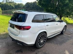 Balts Mercedes-Benz GLS 450 2023 Viļņa, ar dzinēja tilpumu 3.00 L un nobraukumu 51 tūkst. km par 54900 €, foto  vietnē AUTOMOTO.COM.LV
