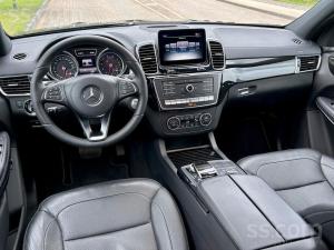 Black Mercedes-Benz GLS 500 2017 in Riga, with an engine capacity of 4.70 L and mileage of 189 thousand km for 28950 €, photo 12 on AUTOMOTO.COM.LV