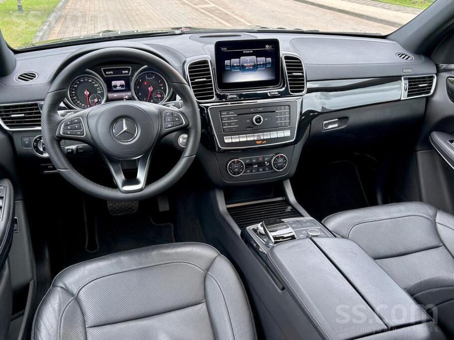 Black Mercedes-Benz GLS 500 2017 in Riga, with an engine capacity of 4.70 L and mileage of 189 thousand km for 28950 €, photo 12 on AUTOMOTO.COM.LV