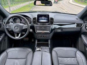 Black Mercedes-Benz GLS 500 2017 in Riga, with an engine capacity of 4.70 L and mileage of 189 thousand km for 28950 €, photo 14 on AUTOMOTO.COM.LV