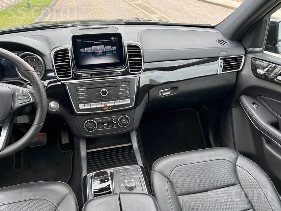 Black Mercedes-Benz GLS 500 2017 in Riga, with an engine capacity of 4.70 L and mileage of 189 thousand km for 28950 €, photo 15 on AUTOMOTO.COM.LV