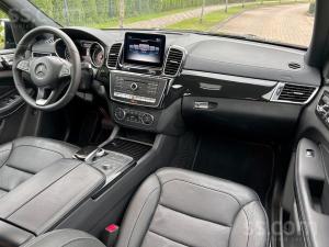 Black Mercedes-Benz GLS 500 2017 in Riga, with an engine capacity of 4.70 L and mileage of 189 thousand km for 28950 €, photo 16 on AUTOMOTO.COM.LV